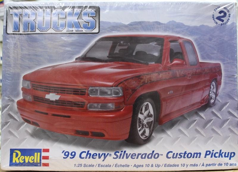 REVELL 1999 Chevy Silverado Cust. Pickup 1/25 NO.85-7200